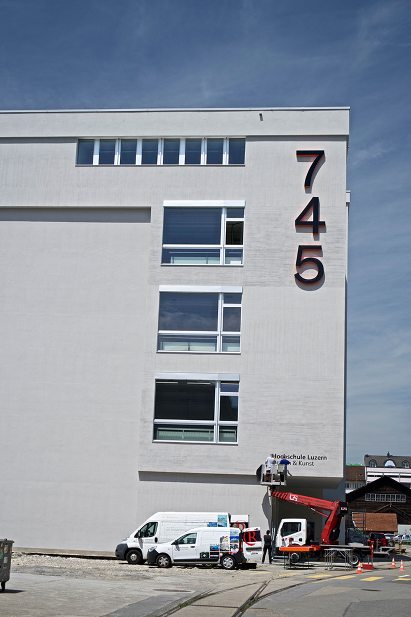 Neue Räume für die Hochschule Luzern – Design & Kunst in Emmenbrücke ...