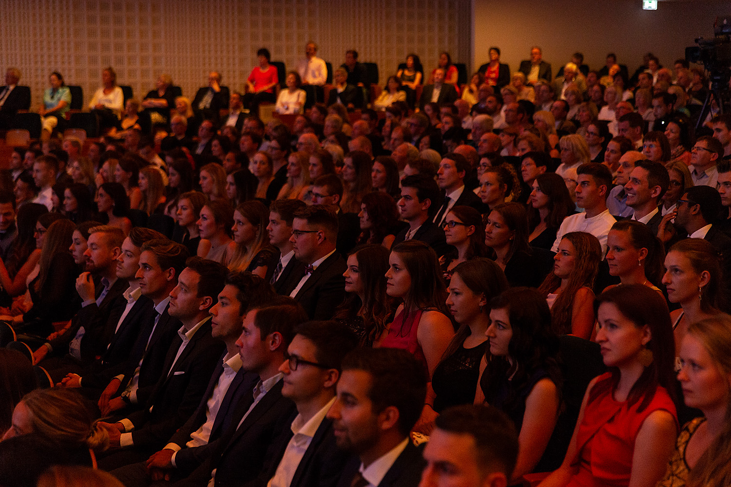 Hochschule Luzern – Wirtschaft: 431 Absolventinnen und Absolventen und ...