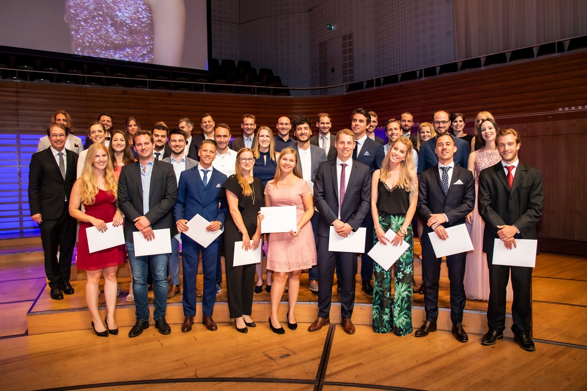 Hochschule Luzern – Wirtschaft: 491 Absolventinnen und Absolventen und ...