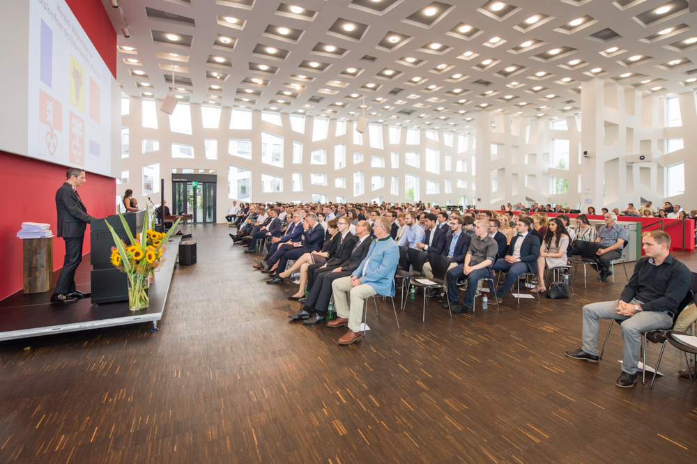 Erste Absolventinnen und Absolventen der Hochschule Luzern – Informatik ...