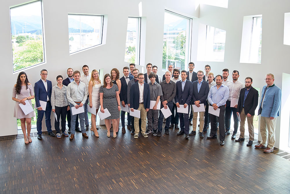 Erste Absolventinnen und Absolventen der Hochschule Luzern – Informatik ...