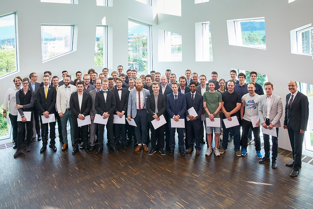 Erste Absolventinnen und Absolventen der Hochschule Luzern – Informatik ...