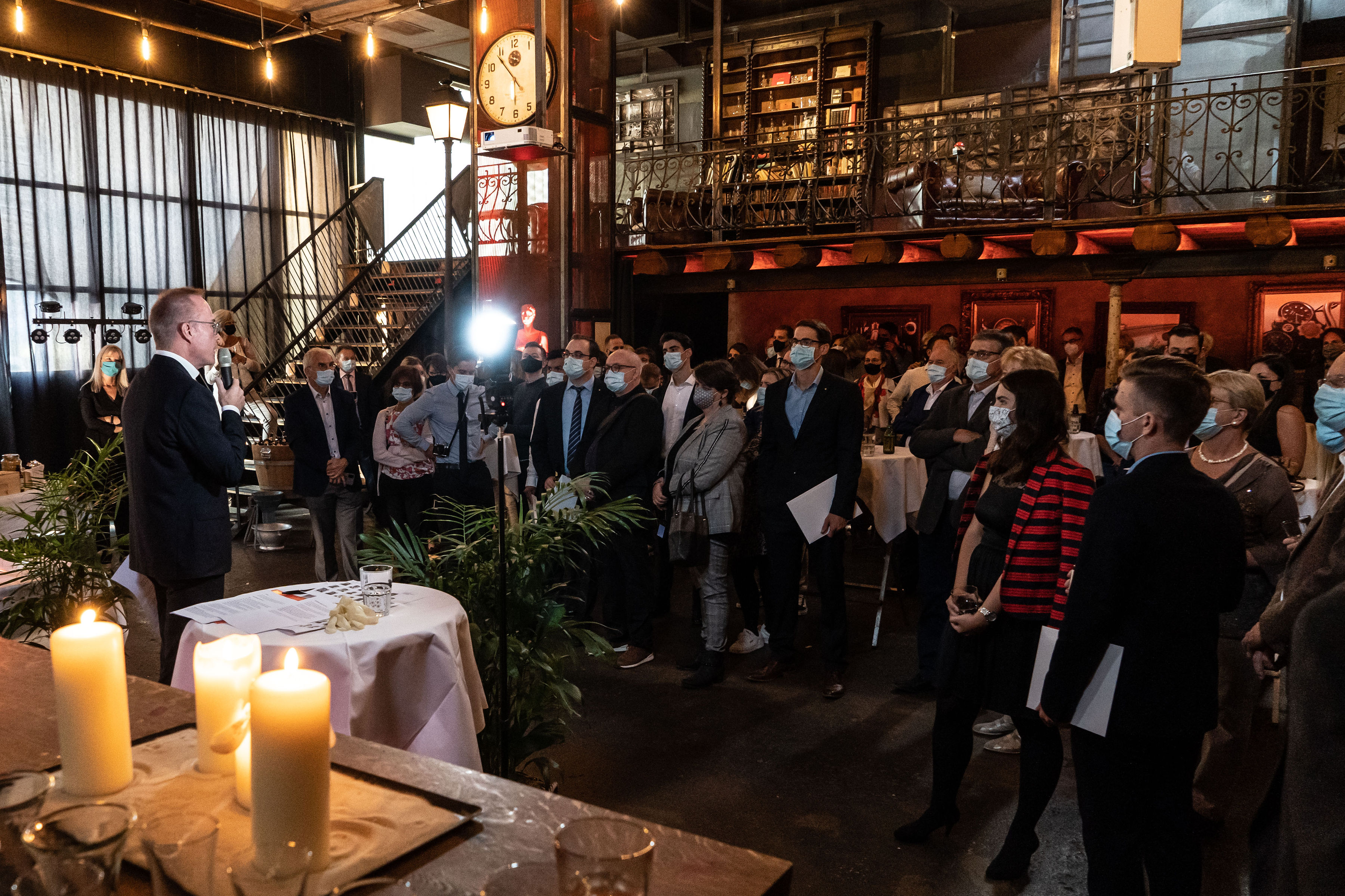 Hochschule Luzern – Wirtschaft: 515 Absolventinnen und Absolventen ...